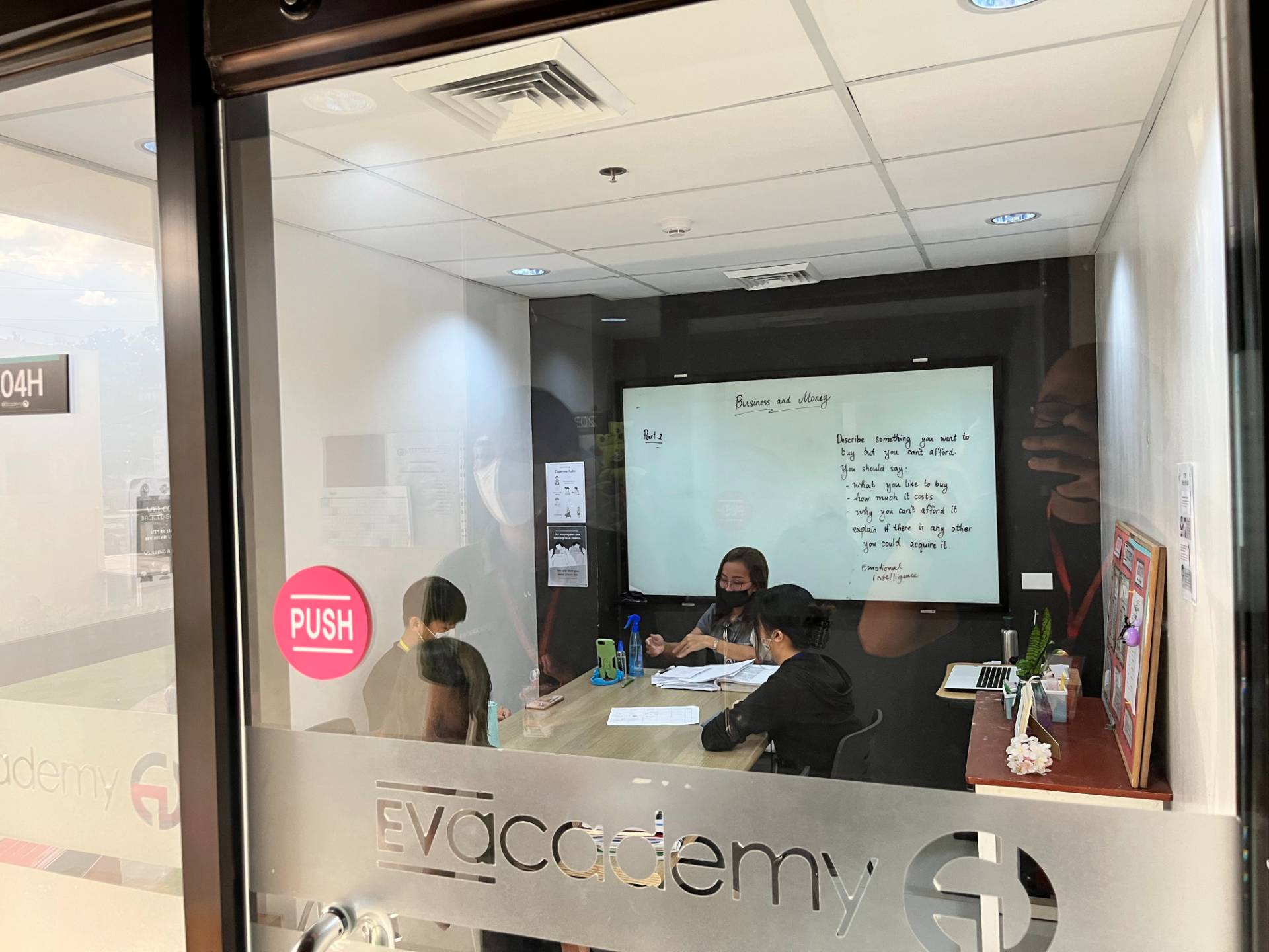 【学校訪問】セブで人気過ぎる学校EV Academyを徹底取材！ - 成果が上がるフィリピン留学